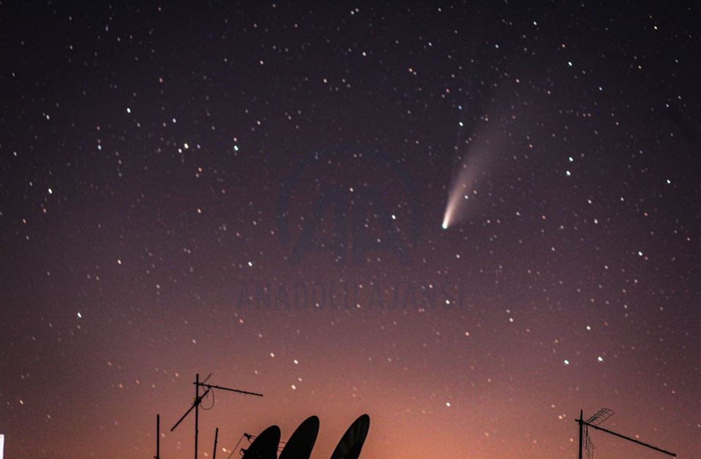 مذنب في سماء إدلب ( صور )