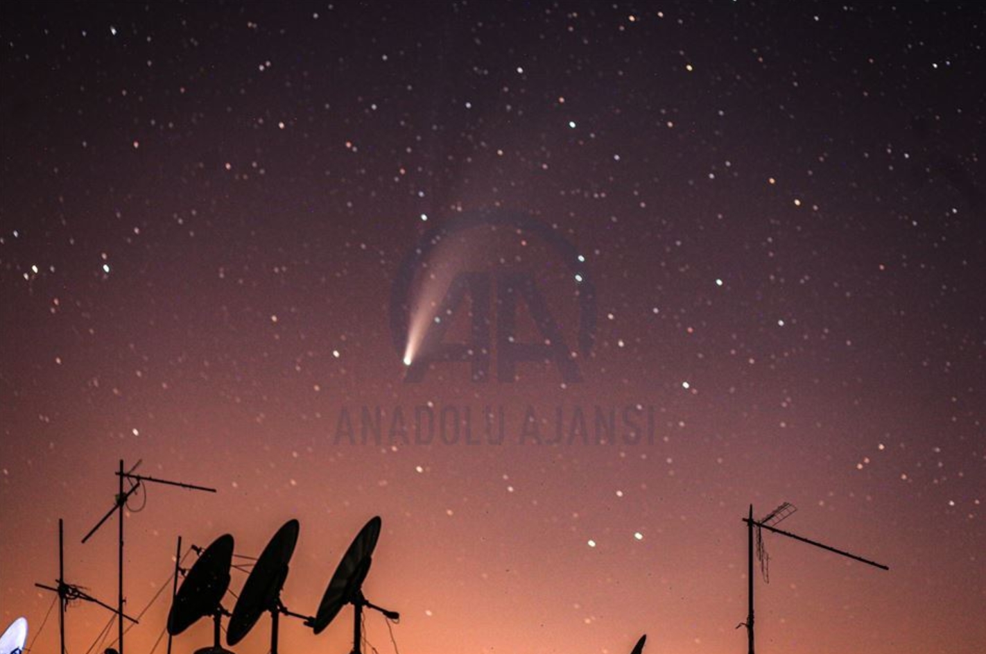 مذنب في سماء إدلب ( صور )