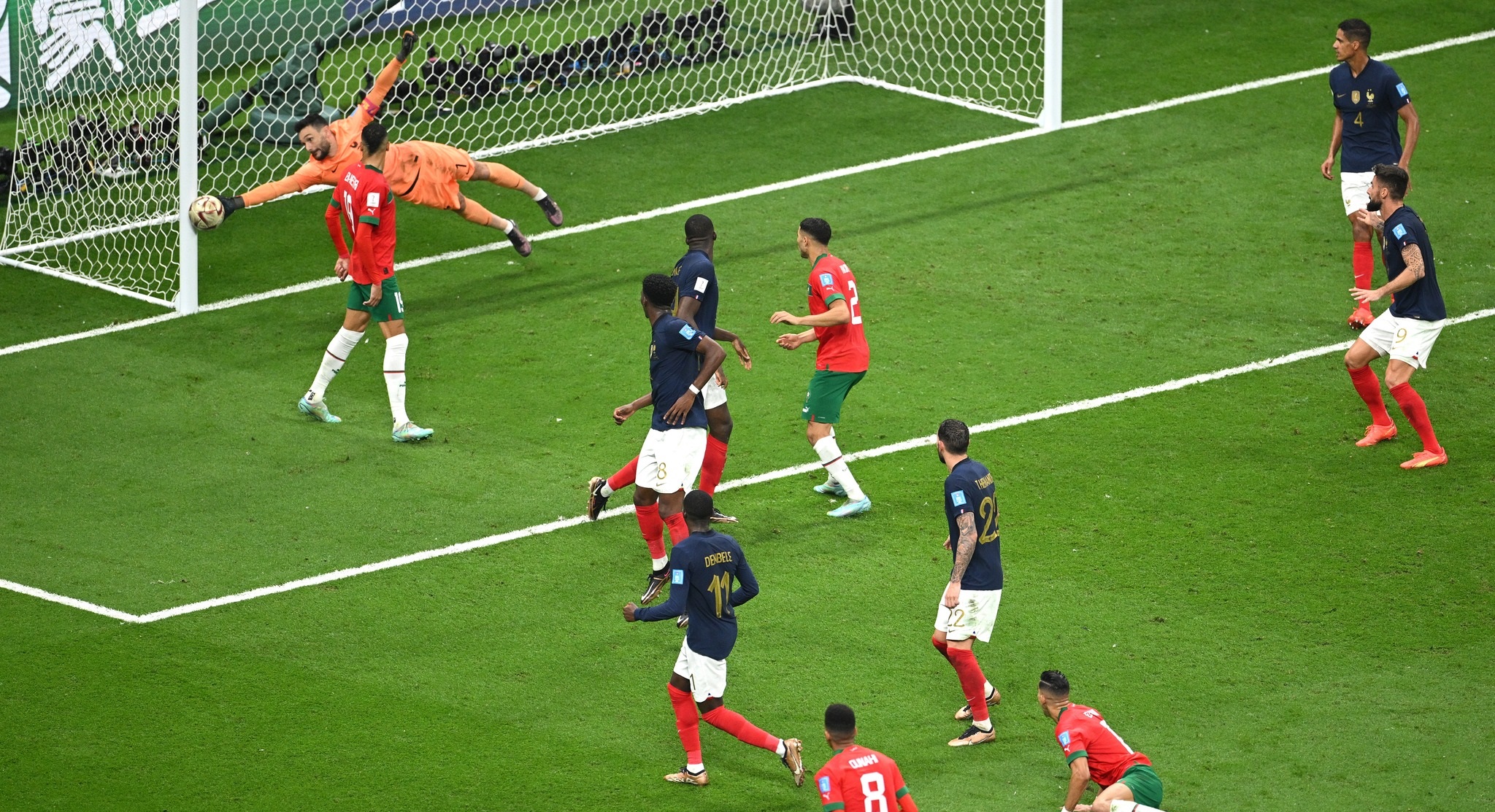 فرنسا تنهي حلم المغرب و تتأهل لنهائي كأس العالم 2022 – عكس السير
