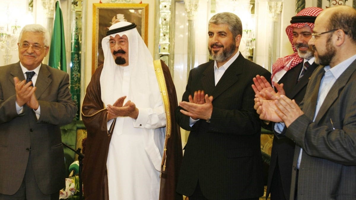 استطلاع رأي: الموقف الشعبي السعودي يظهر دعماً ساحقاً لحماس – عكس السير